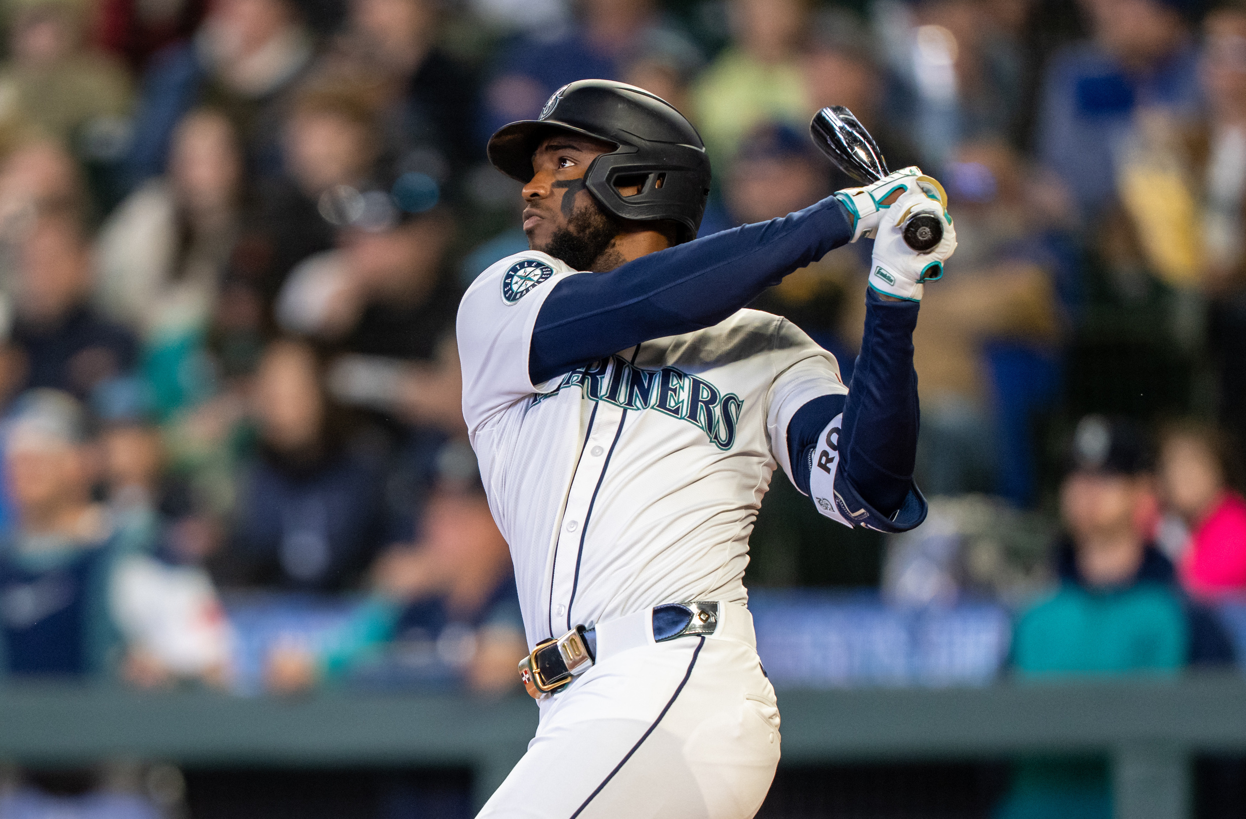 Mariners’ Victor Robles launches bat at pitcher after getting hit by pitch