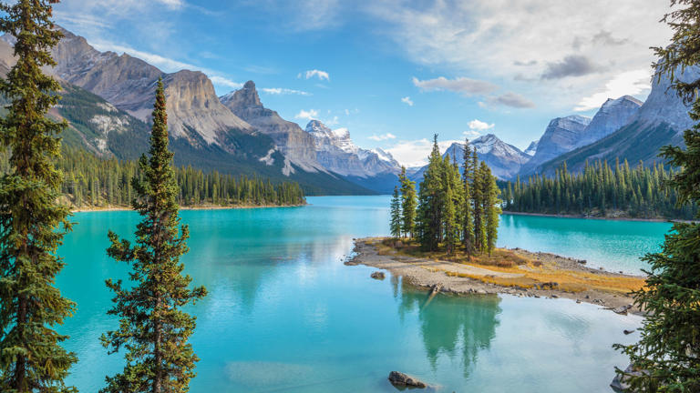 Rocky Mountaineer to Debut New Passage to Peaks Route in 2026