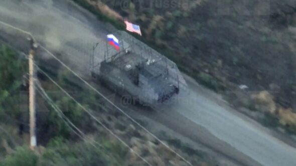 Russian tank shocks world flying both US and Russian flags in chilling ...