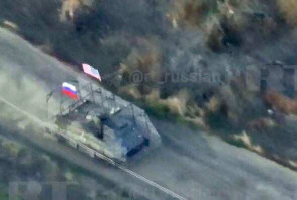 Russian tank shocks world flying both US and Russian flags in chilling ...