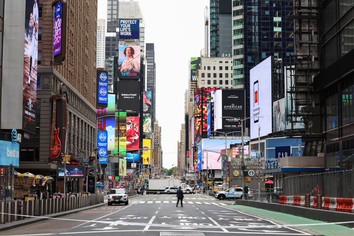 Person of interest detained after bomb scare leads to Times Square ...