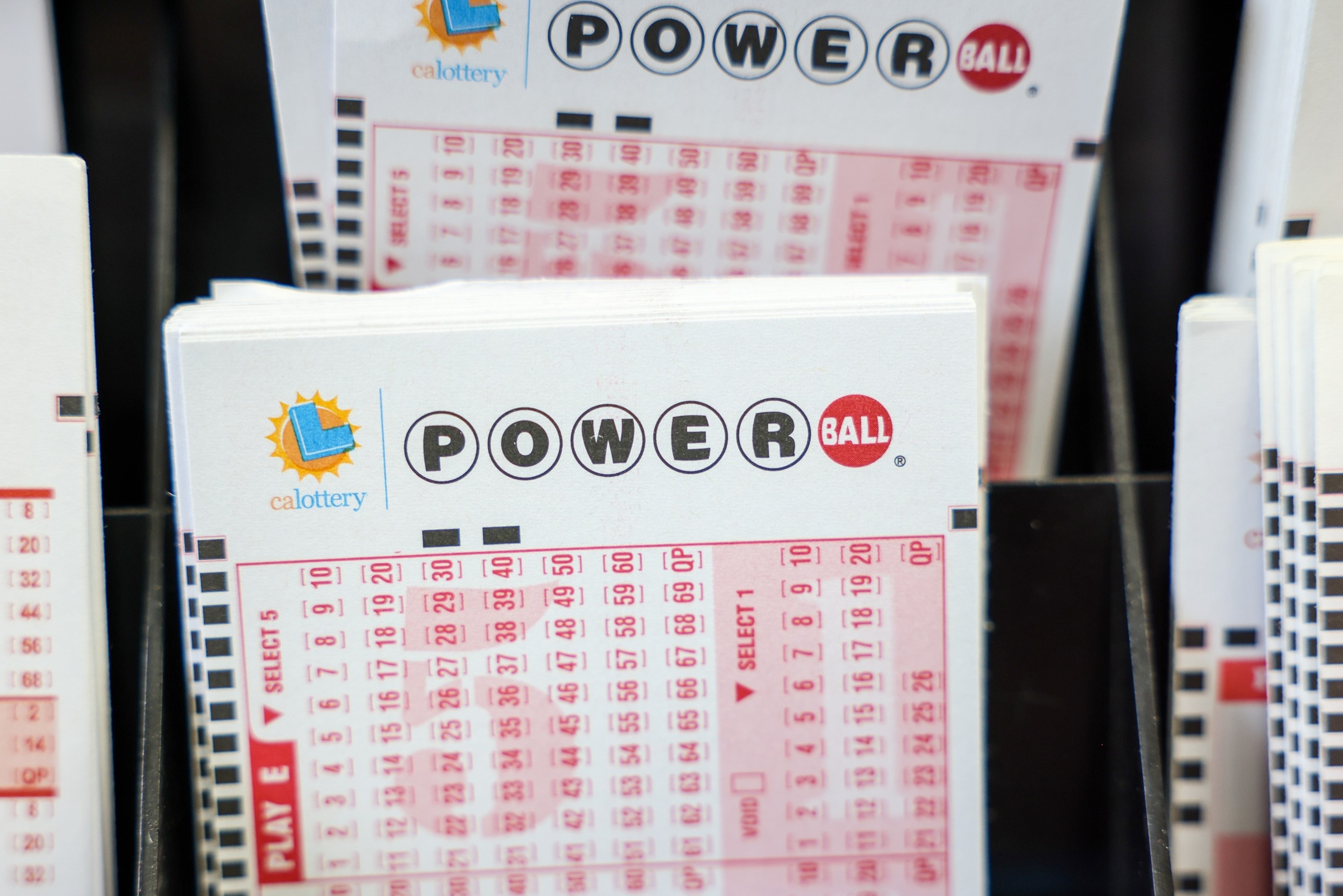 Powerball grows to $643 million jackpot after no one wins Monday