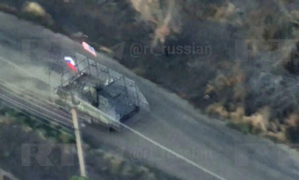 Russian tank shocks world flying both US and Russian flags in chilling ...