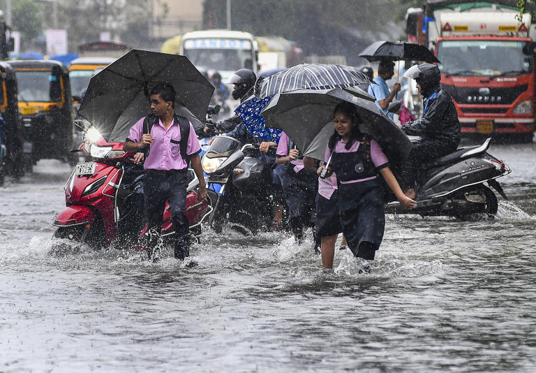 Rains wreak havoc across states; over 200 stranded in worst-hit ...