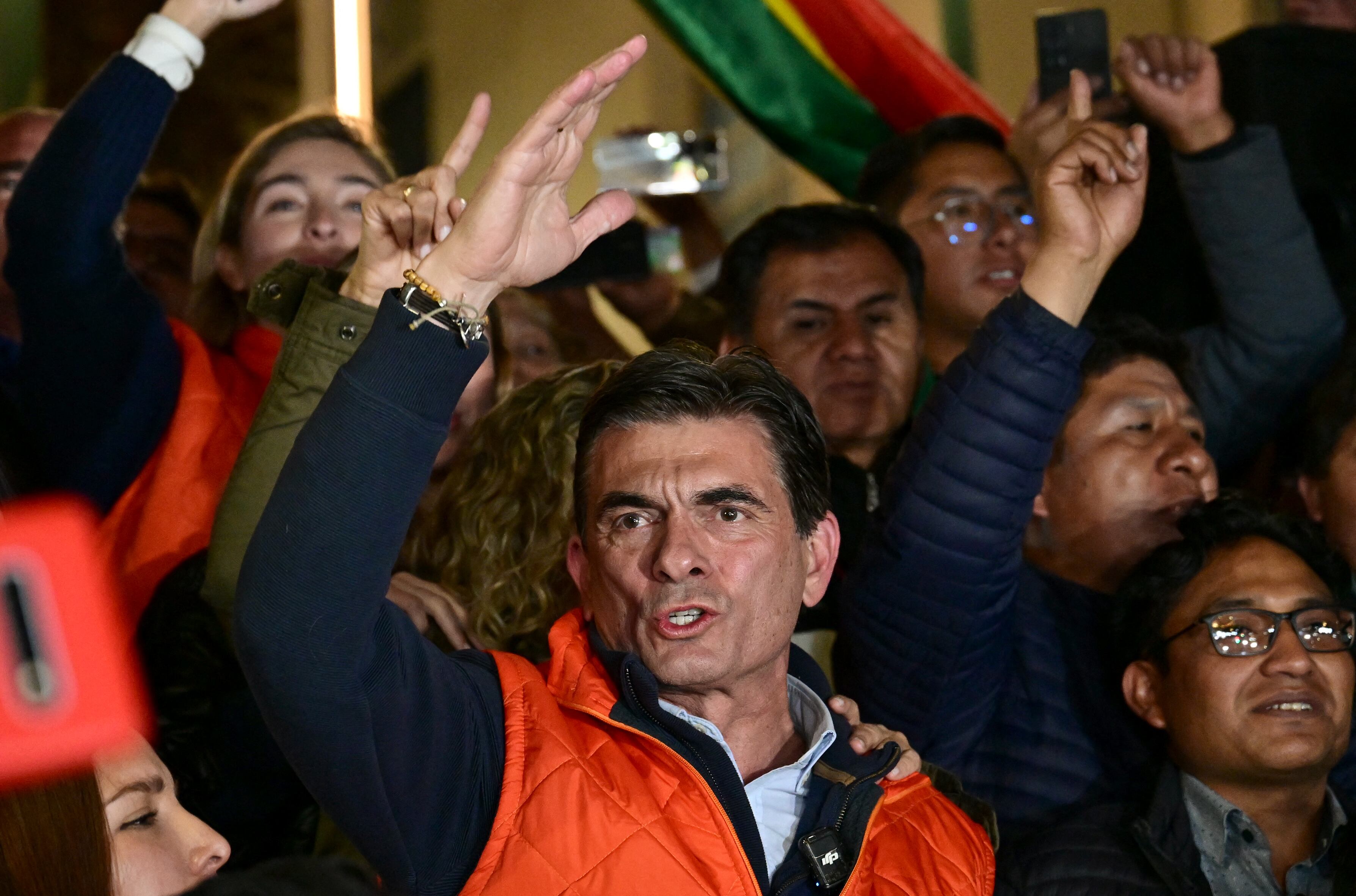 Tras más de 20 años de gobiernos de izquierda, el senador de ...