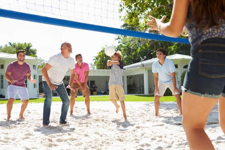 100 Games to Play on a Family Vacation