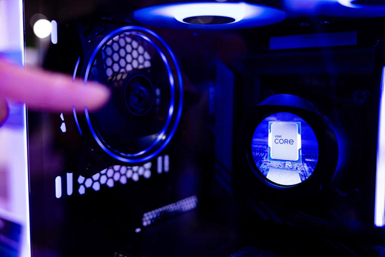 Intel Stock Drops on Report U.S. Chips Act Funding Could Convert to 10% ...