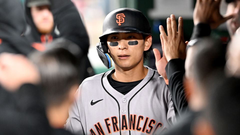 ¡Con las rodillas! Beisbolista surcoreano de los Giants deja a la MLB ...