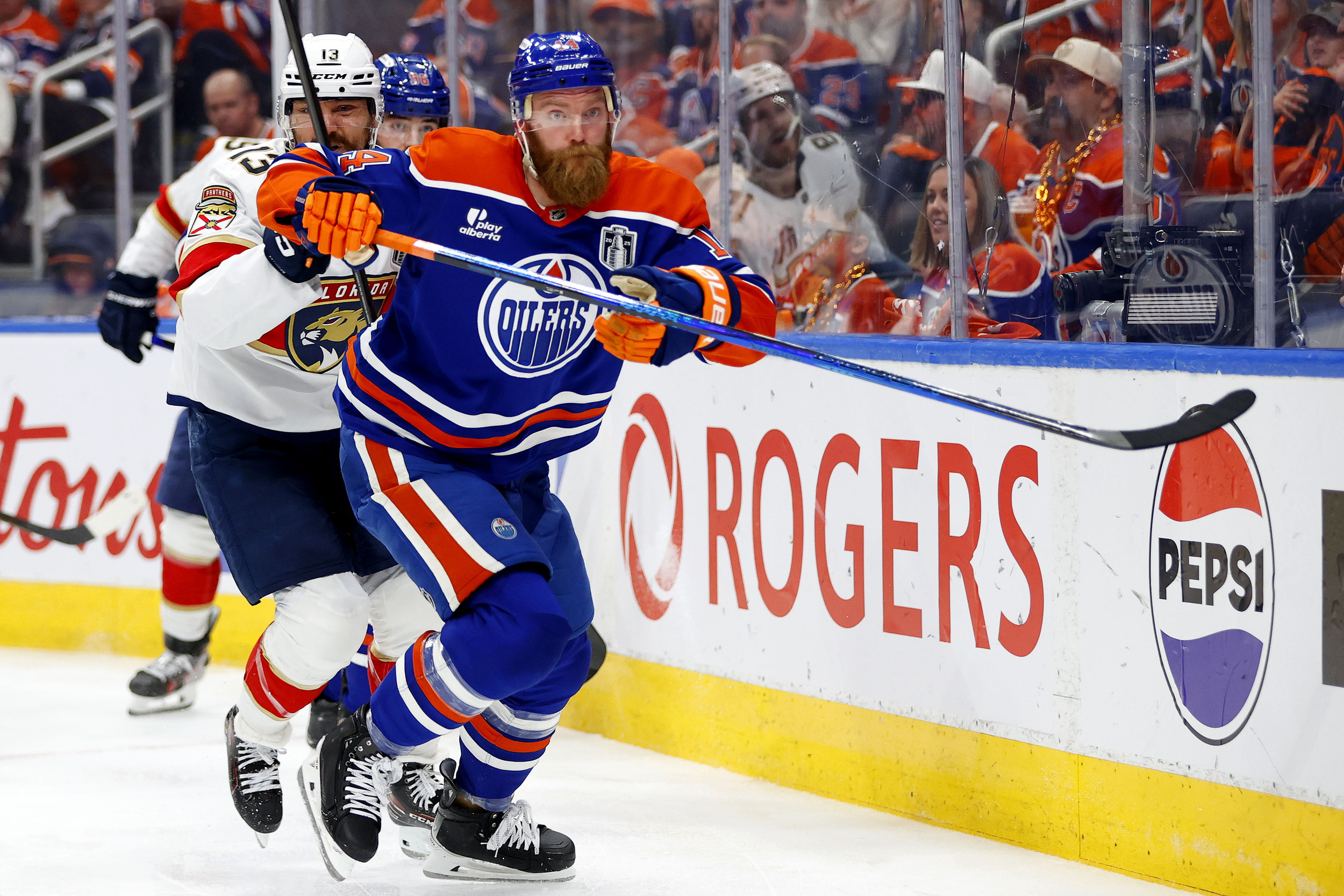 Ekholm Left Waiting?: Oilers’ Focus Reportedly on Young D-Man