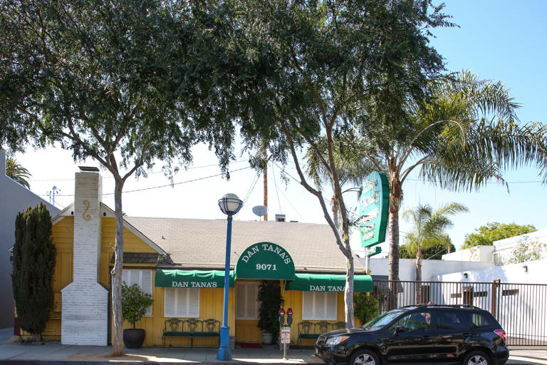 Dan Tana, Founder of Legendary West Hollywood Restaurant Dan Tana’s ...