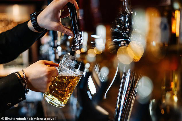 Now London pub adds 4pc 'optional charge' to drinks customers order at ...