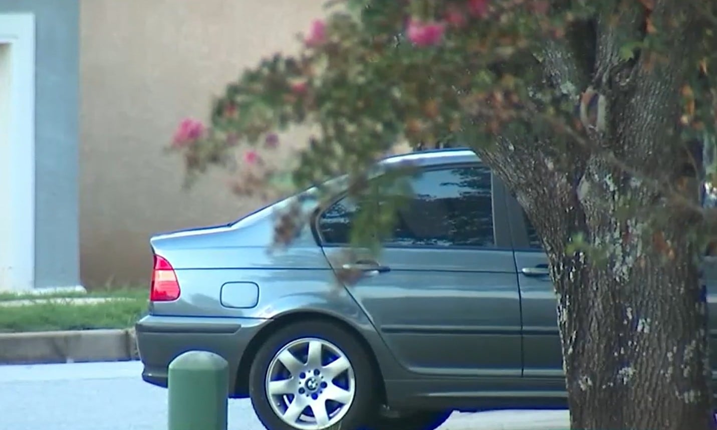 Nearly 2 dozen cars broken into in Stockbridge neighborhoods on ...