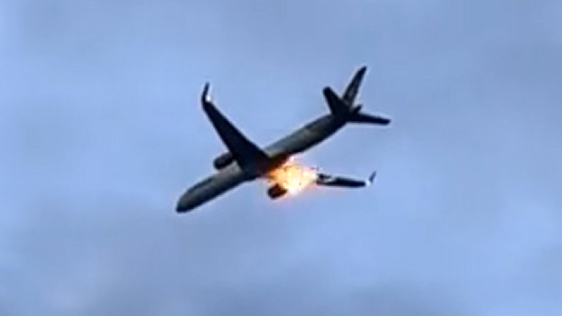 Boeing engine 'bursts into flames' mid-air emergency