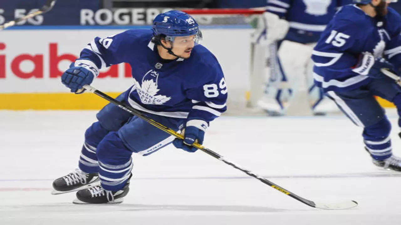 Craig Berube doesn’t trust Nick Robertson; Maple Leafs $1.82M ...