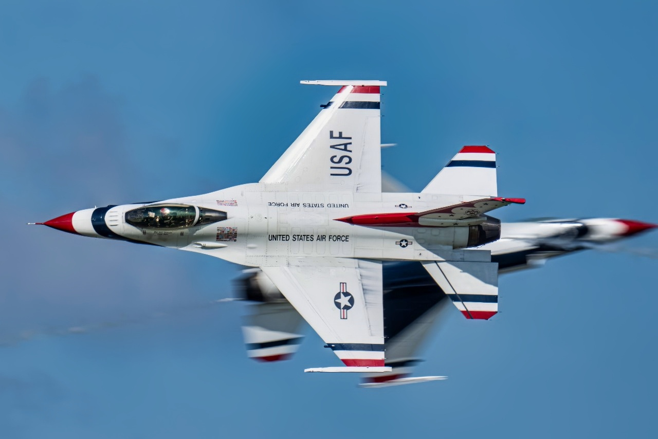 The US military has a plan to transform F-16 fighters into drone swarm ...