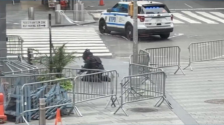 Heart of Times Square evacuated as suspicious package prompts bomb ...
