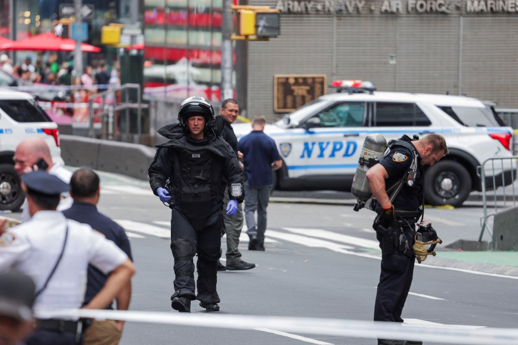 Heart of Times Square evacuated as suspicious package prompts bomb ...
