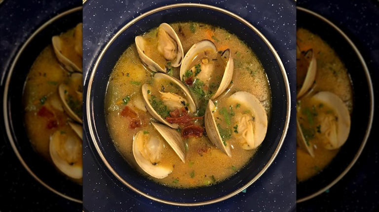 This Is How North Carolina's Clam Chowder Differs From New England's ...