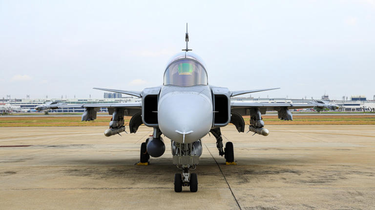 5 Of The Fastest Single-Engine Fighter Jets Still Flying Today