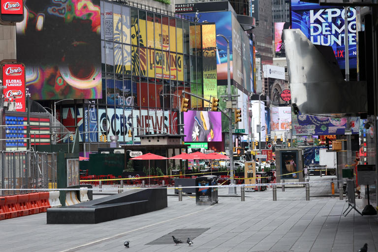 Person of interest detained after bomb scare leads to Times Square ...
