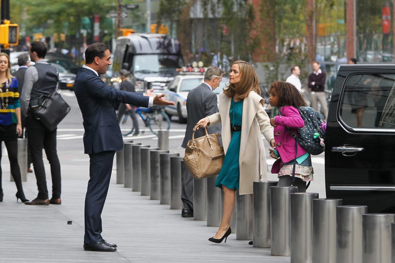 Why Rose Byrne and Bobby Cannavale Aren't Rushing a Wedding After 8 ...