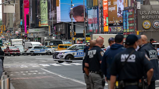Times Square evacuated following bomb scare