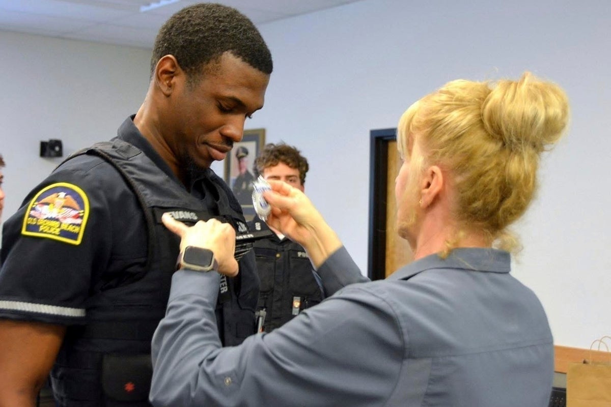 Policía de Maine arrestado por ICE acuerda salir voluntariamente del país