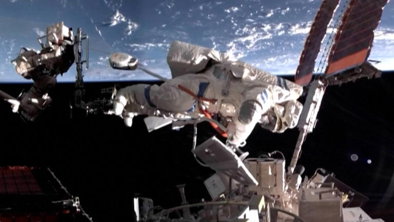 Chinese astronauts beef up Tiangong space station's debris shield during 6.5-hour spacewalk (video)