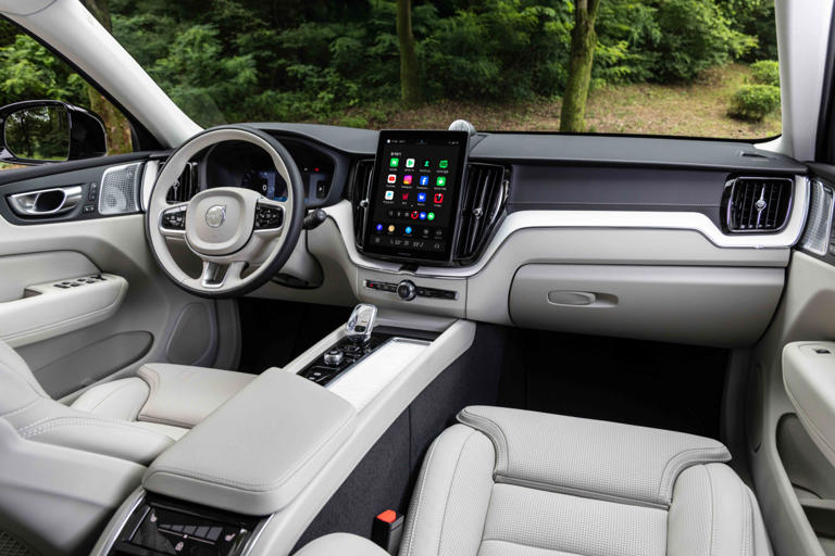 완벽한 패밀리카의 기준, 한층 업그레이드된 볼보 ‘신형 XC60’ [ET의 모빌리티]