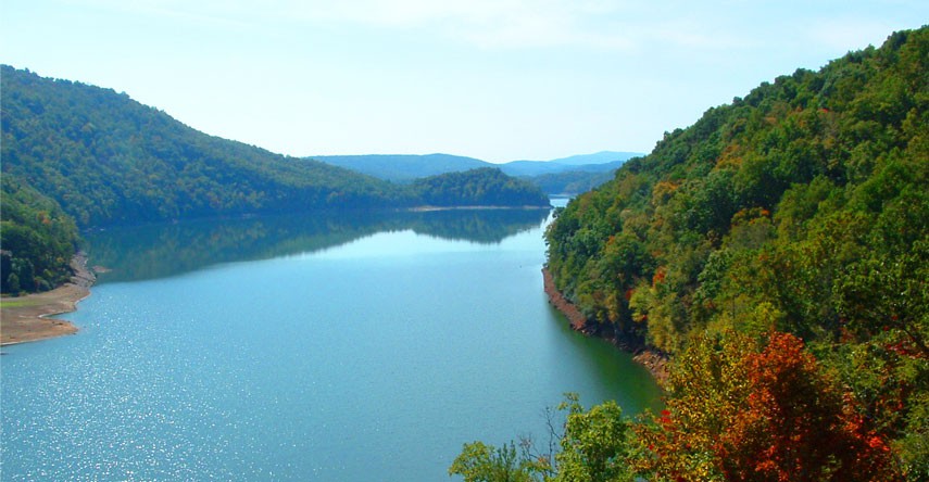 Four hurt after boat crashes into island on Moomaw Lake