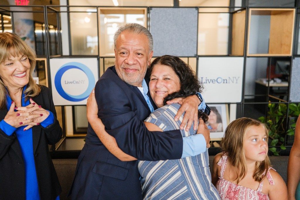 Long Island man meets kin of stranger who donated life-saving liver to ...