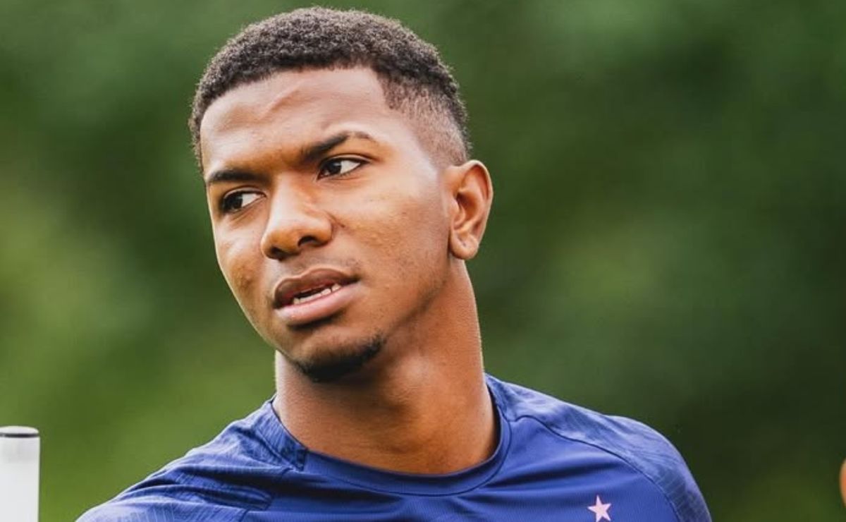 Gran noticia para Jeyland Mitchell: la decisión de Feyenoord que ...