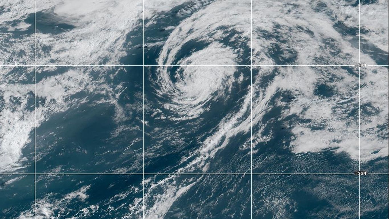U.S. East Coast faces "life-threatening" wave threats from Hurricane Erin