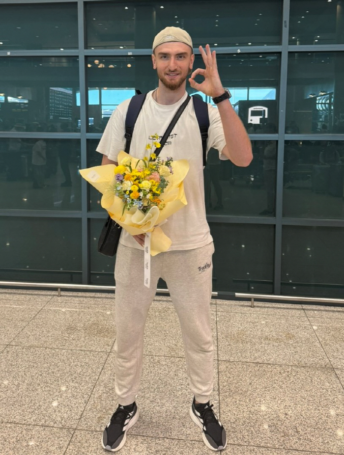 2m8 이란 장신 MB 왔다! "한 자리 확실히 채워줄 수 있는 선수" 기대→"PS 오를 수 있도록" 화답