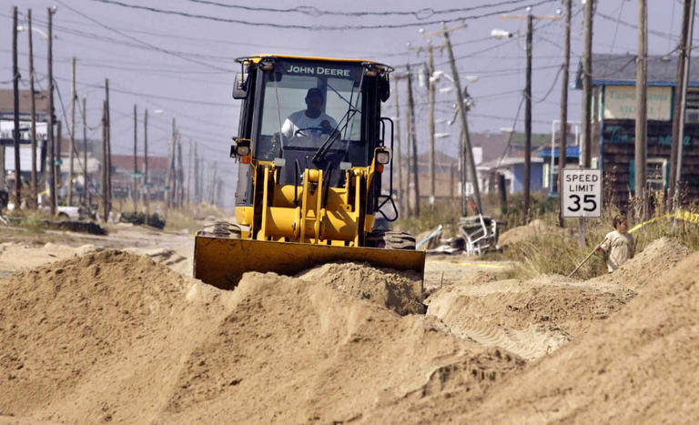 Hurricane Erin forces evacuations on North Carolina's Outer Banks but ...