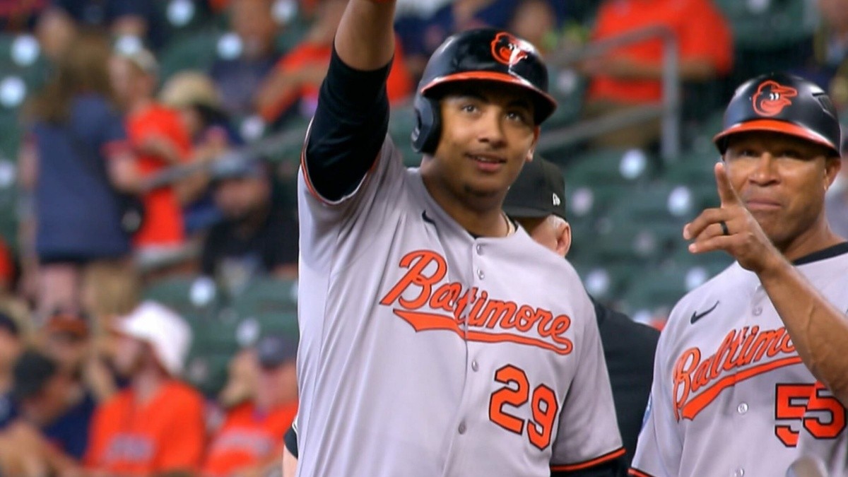 MLB: Orioles' No. 1 Prospect Nearly Hits First HR with a 339-Foot XBH ...