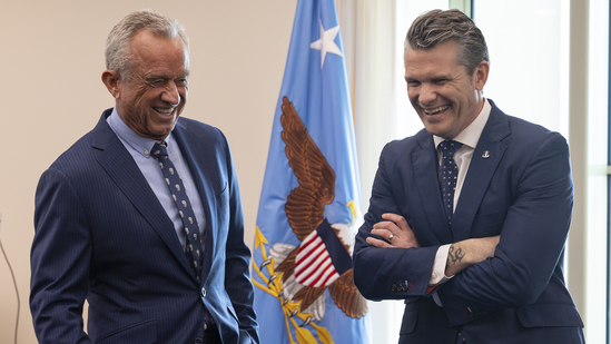 Who won the Pentagon’s fitness face-off? Pete Hegseth outshines RFK Jr ...