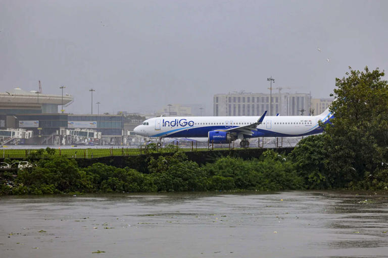 Mumbai flights status: IndiGo, Akasa Air & SpiceJet issue key advisory ...