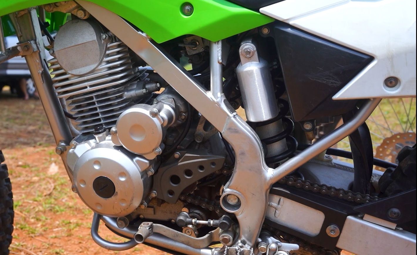 Mesin KLX140R F Lebih Ngacir Dari KLX150 SE, Ternyata Banyak Bedanya!