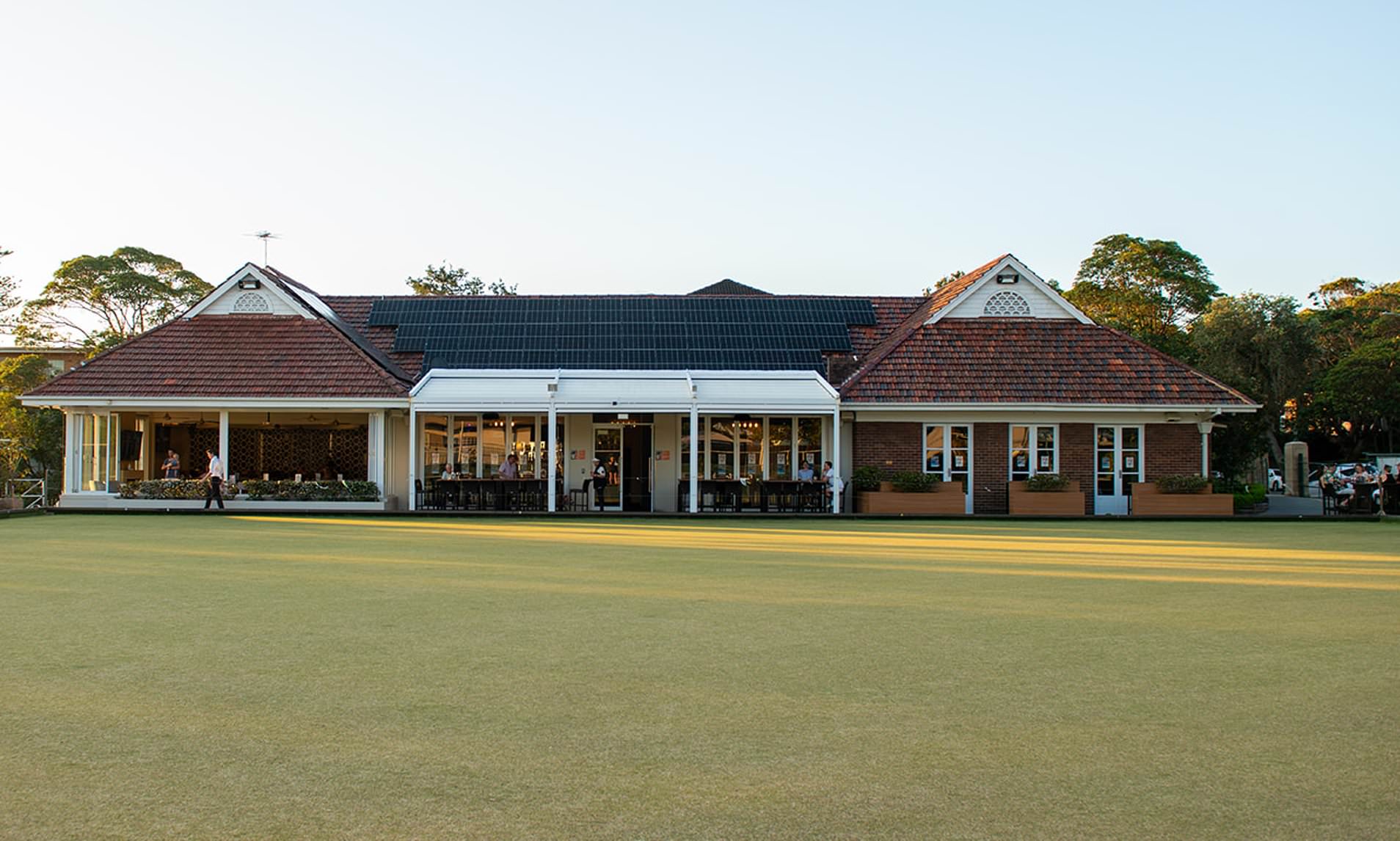 One of Australia's oldest bowls club teeters on the brink of collapse ...
