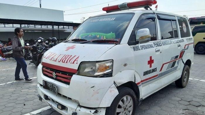 Ambulans Suzuki APV Obrak-abrik Emperan Kios Pasar Bayat Klaten, Sopir ...