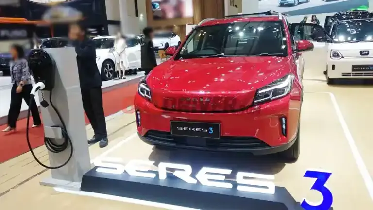 PLN Tuntaskan Ribuan SPKLU Di Tiang Listrik Tahun Ini