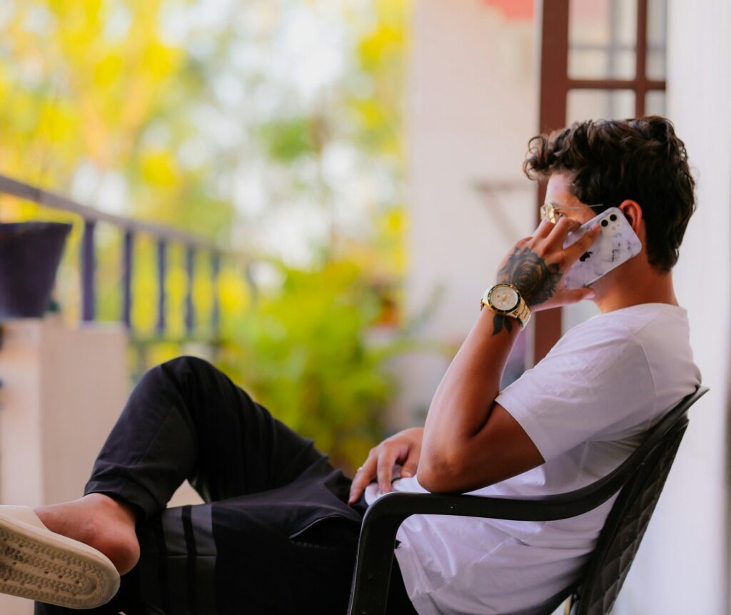 If Someone Has No Close Friends, These 6 Habits Might Give It Away