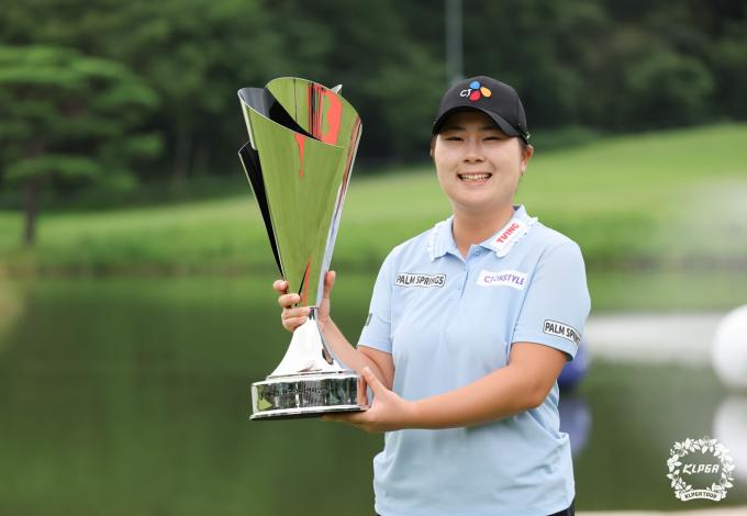 'KLPGA 72홀 최소타 우승' 홍정민, 세계랭킹 19계단 올라 53위