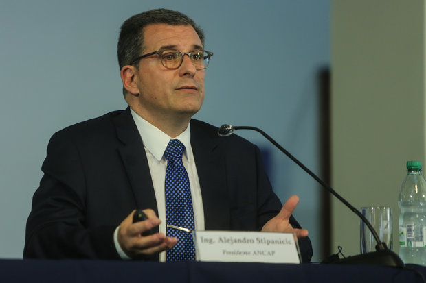 “Sin color político”: Stipanicic en Centro de Estudios de Políticas ...