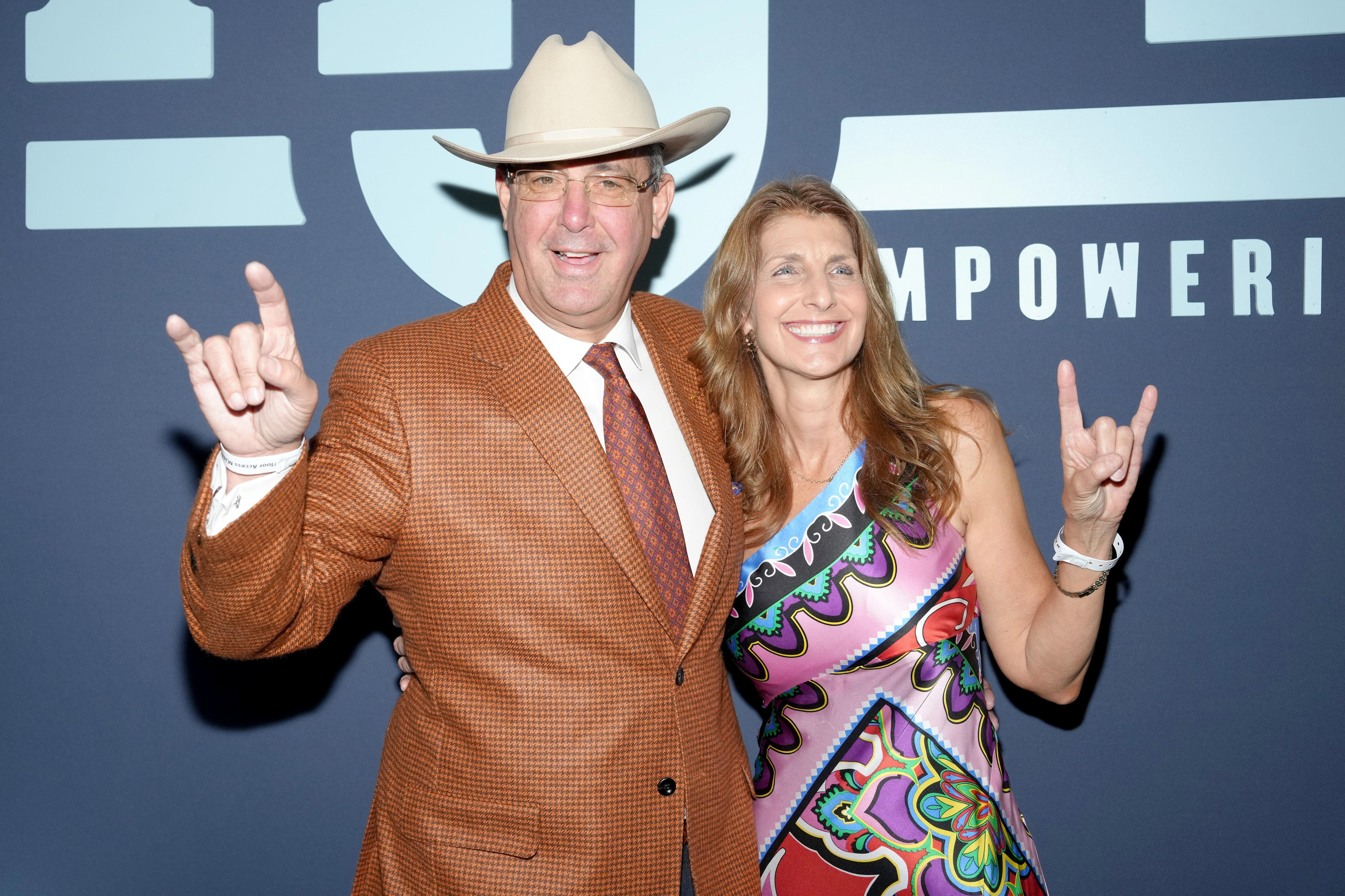 Texas Longhorns athletics director Chris Del Conte to receive huge ...