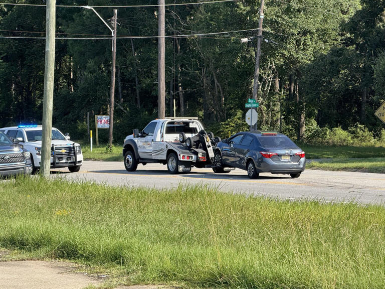 Vehicle fleeing deputies crashes into another vehicle, 1 injured, MCSO says