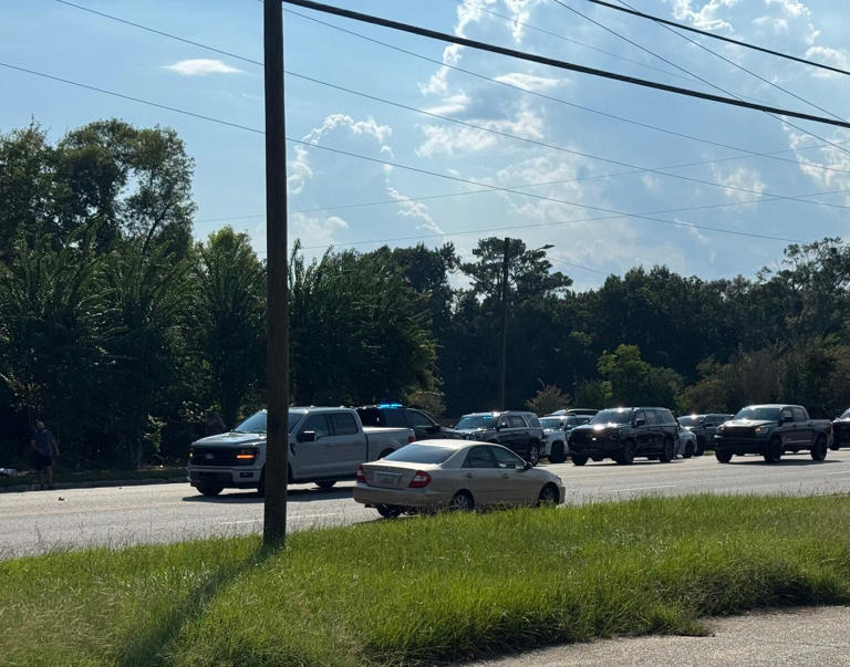 Vehicle fleeing deputies crashes into another vehicle, 1 injured, MCSO says