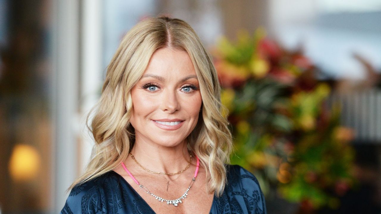 Kelly Ripa just redefined florals for me – her wallpaper shows how classic prints can feel fresh ...