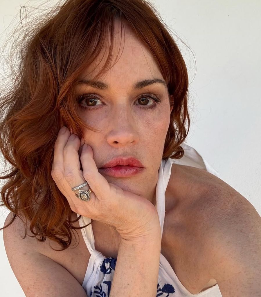 '80s it girl shares ageless selfie as fans all say the same thing